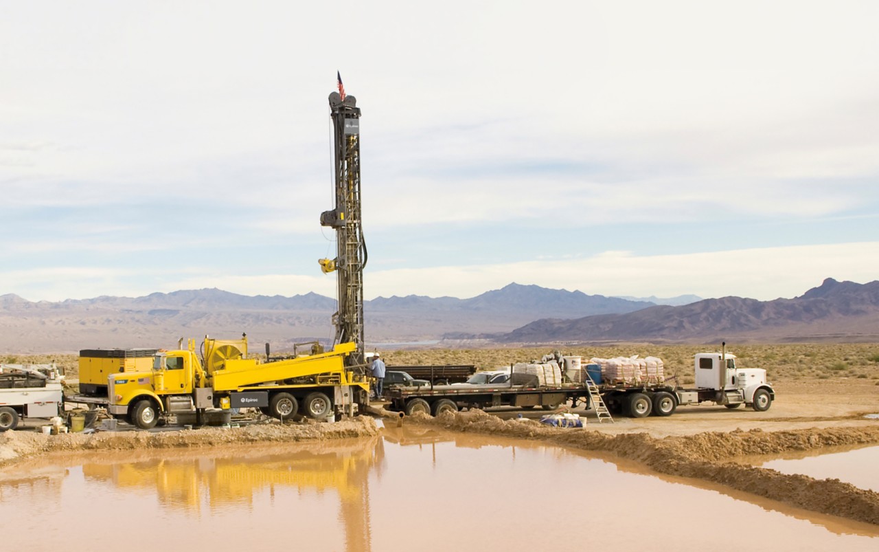 How our two leading water well rigs compare